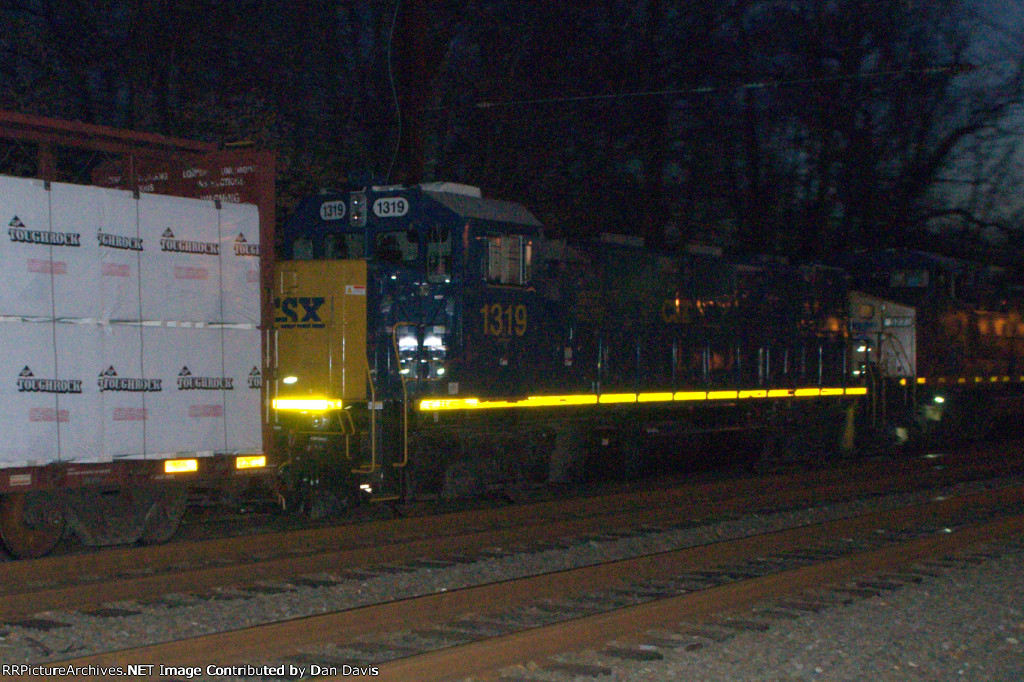 CSX 2GS14B 1319 trails on Q417-26